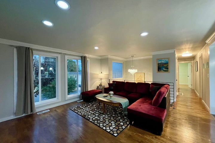 Renovated, Modern Home In A Quiet Area With A Game Room And Spacious Backyard - Federal Way, WA