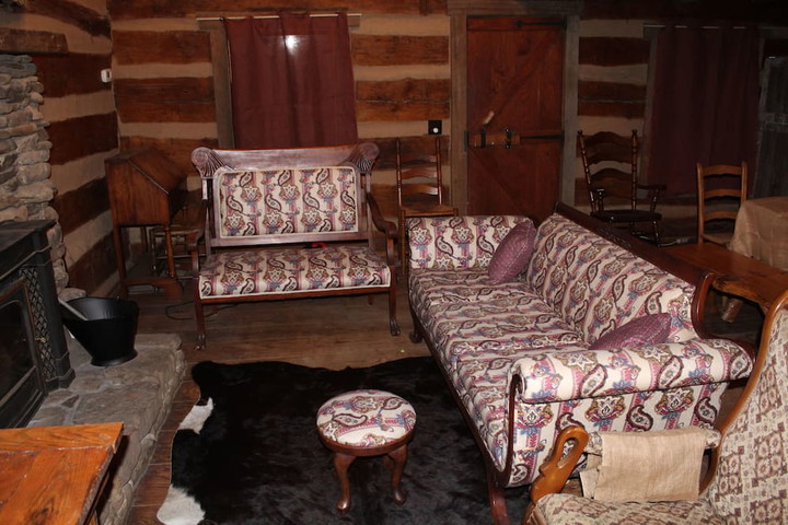 Step Back In Time A Charming 1880 Historic Cabin - Johnson City, TN