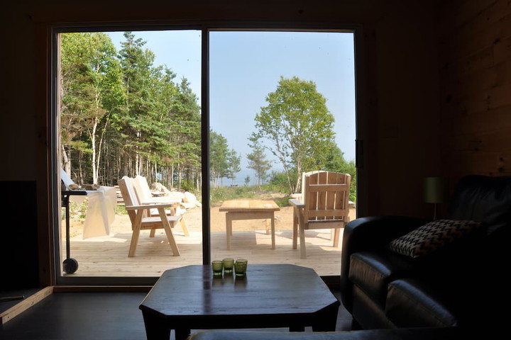 A Modern, Cosy, Ocean-front, Beach (Rock) Acces Cottage - Nova Scotia