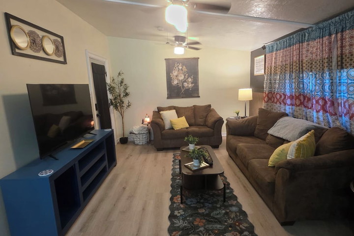 Downtown Gulfport Cozy Courtyard Minutes To Beach - Gulfport, MS