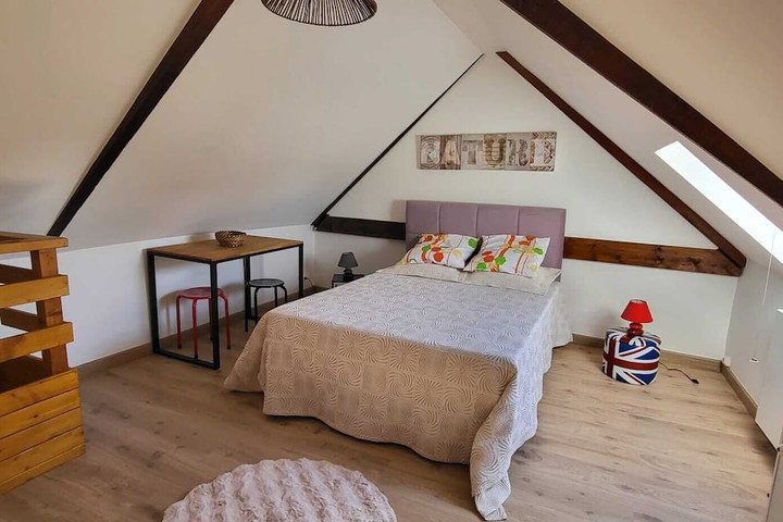 Jolie Maison En Pierres Avec Son Jardin Bucolique...dépaysement Assuré! - Mayenne