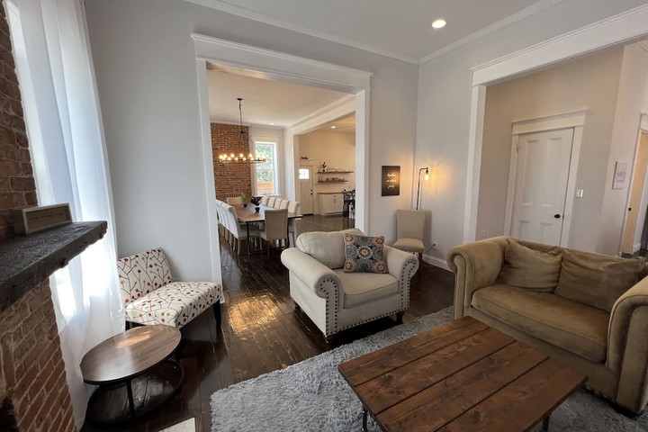 Historic 3 Story Home - Sleeps 20! - Arnold, MO