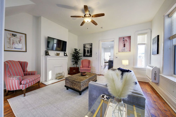 Enchanting 4 Bd / 2 B House In The Heart Of Corktown! - Windsor, ON, Canada