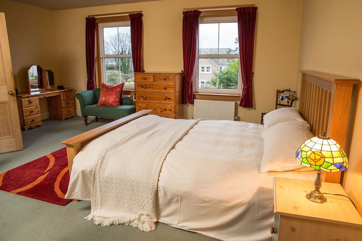 Extended Victorian Manor House With Conservatory / Large Garden, Sleeps 10 - Loch Lomond, United Kingdom