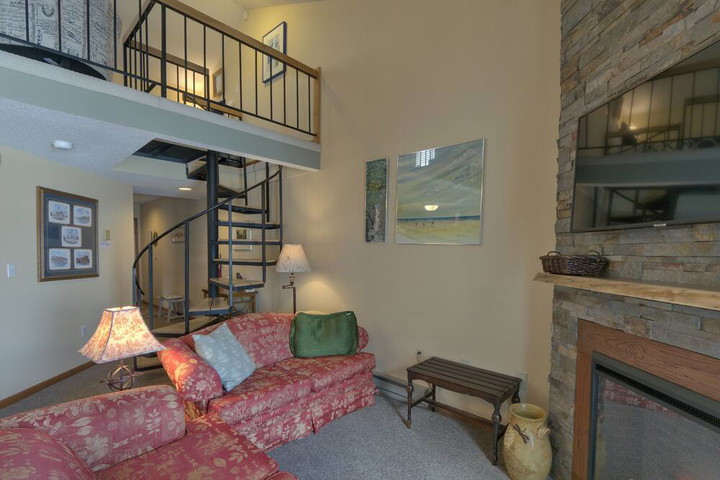 Bayfield Condo 1br + Loft | Lake Superior View - Bayfield, WI