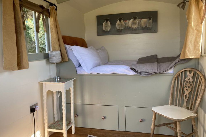 Pet Friendly - 2 Guests - Shepherds Hut - Gloucestershire