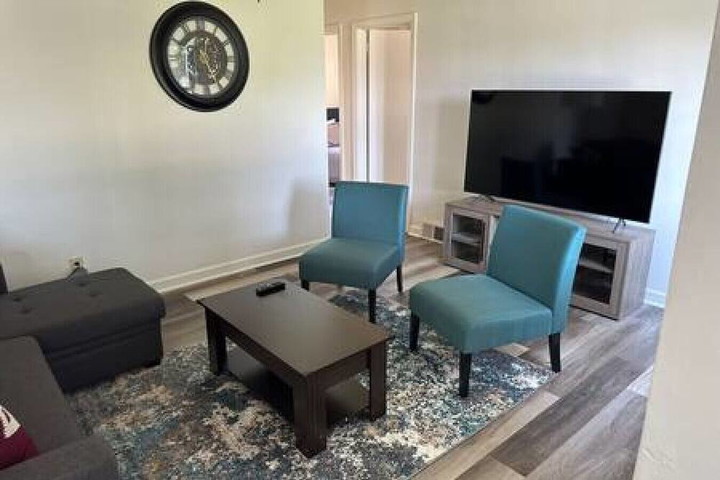 Sleeps 8, Ysu, Fairgrounds, Wi-fi, Ev1, Remote - Youngstown, OH