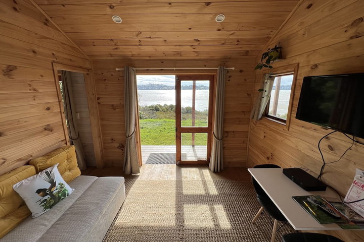 No Other Quite Like It! Waterfront Private Cabin Stay. - Northland