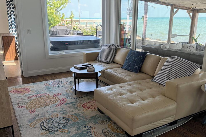 Lakefront Living!. Hot Tub, Sauna, Screened Porch. Birding Paradise. Wineries! - Amherstburg