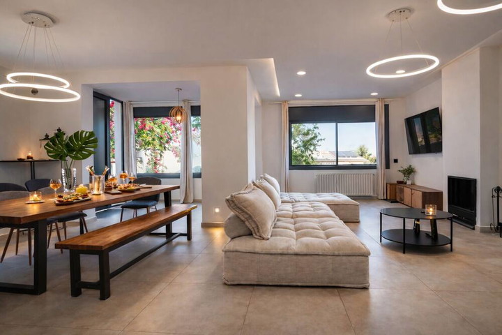 Villa Avril · 7 Bedrooms, Large Pool, And Unique Terraces Near Sitges - Vilanova i la Geltrú