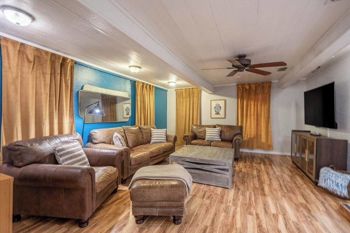 Red Brick Getaway - Karaoke+poker Table By Lch - Odessa, TX