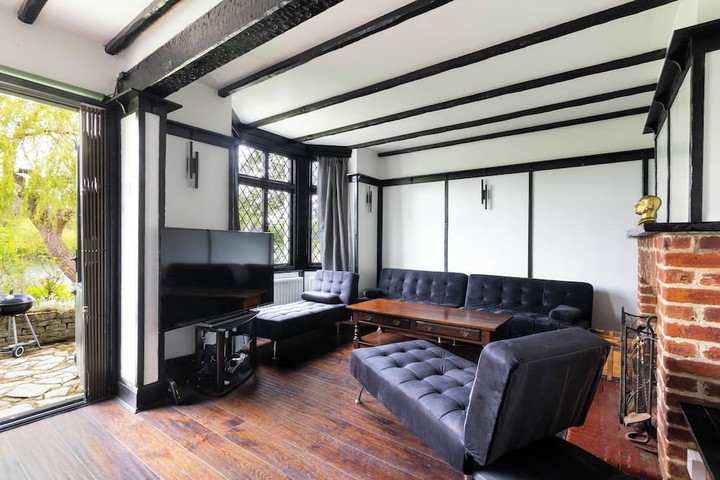 Lux 8br Thamesfront Villa W/ Yacht & Sauna - Staines-upon-Thames