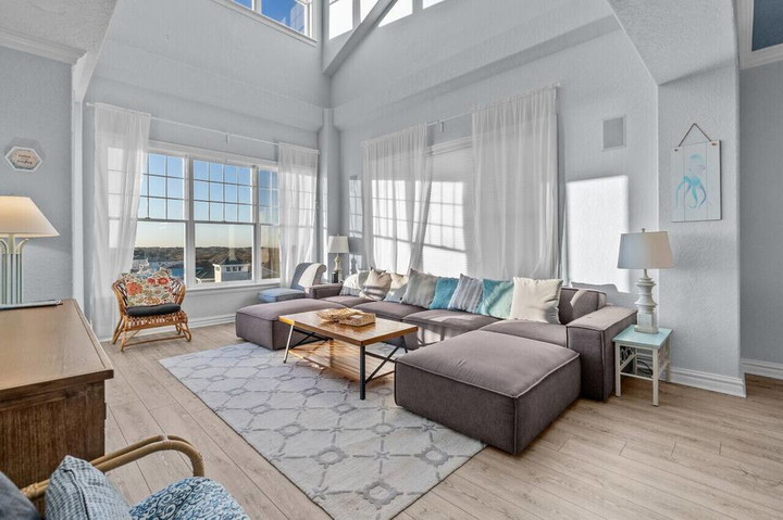 Beachfront Penthouse!  4bd/3bth - Sandbridge Beach, VA
