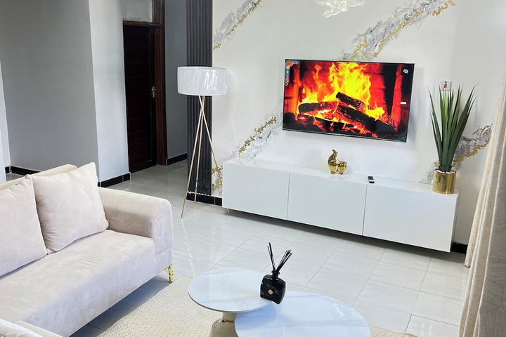 Chic 2br Masaki Hideaway With Pool & Gym - Dar es Salaam