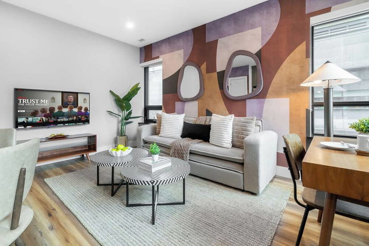 2br Downtown Toronto | Steps To Ago & Queen West | Parking Available - Toronto