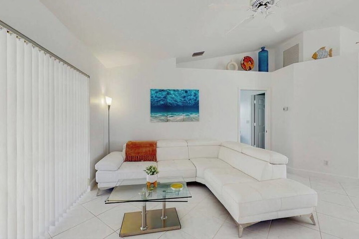 Coastal Home With Pool, Lanai, And Washer And Dryer - Marco Island, FL