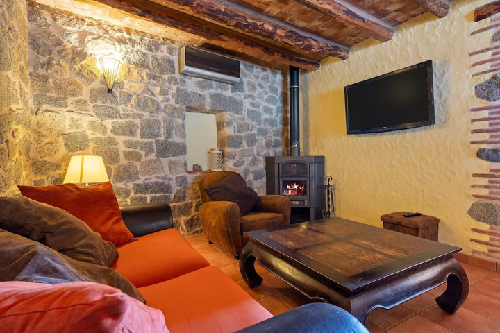 Country House 'Mas Fullat' With Mountain View, Wi-fi And Air Conditioning - Siurana