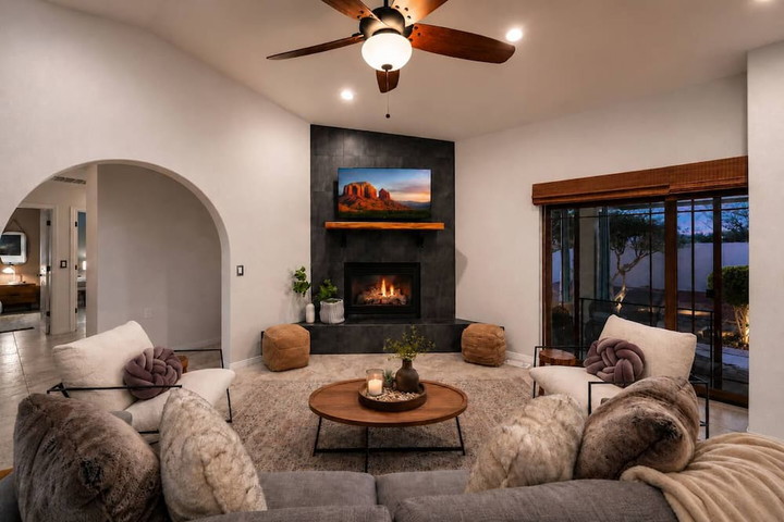 Luxury Vacation Home-new Hottub-20 Mins To Sedona-peloton-1.4 Miles To Old Town - Cottonwood, AZ
