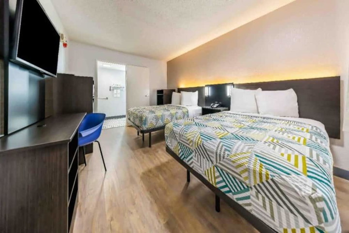 2 Queen Beds | Non-smoking - Bedford, TX