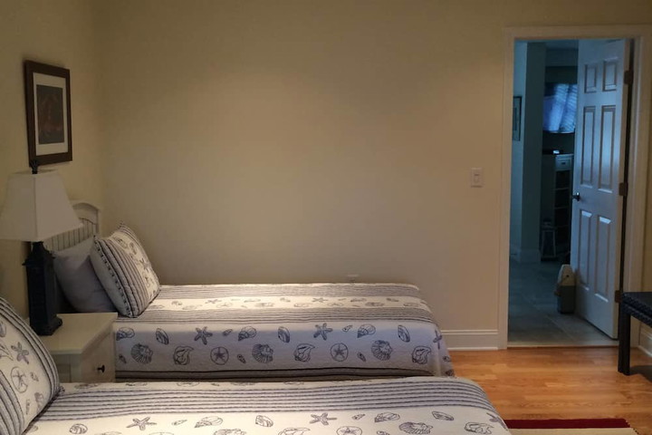 Oceanfront Property Private Beach On Nantucket Sound Sleeps 6 - Capo Cod, MA