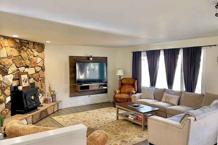 Spacious 5 Bed / 3 Bath Home With Backyard - Billings, MT