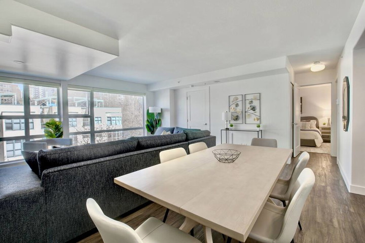 Modern 2br/2ba Retreat King Bed Desk Views - North Vancouver