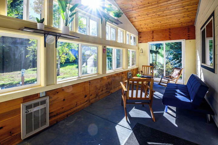 Blue House: Country Living Close To Everything - Eugene, OR