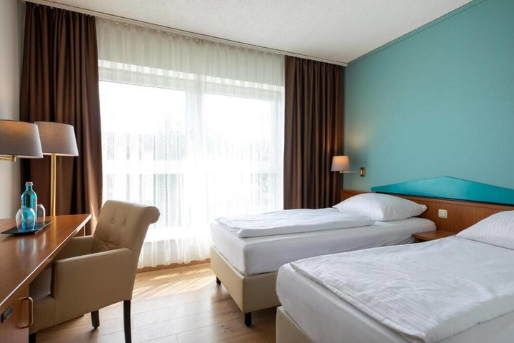 Twin Type | Near Ludwigsplatz (1.12 Mi Away) & Bürgerpark 1.06 Miles - Offenbach am Main