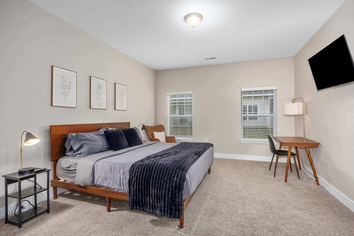 Stylish New Build! 2br Condo W/ Patio & Garage - グランド・ラピッズ, MI