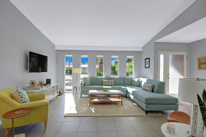 Sunrise Paradise: Palm Springs Home With Private Pool And Mountain Views - Palm Springs, CA