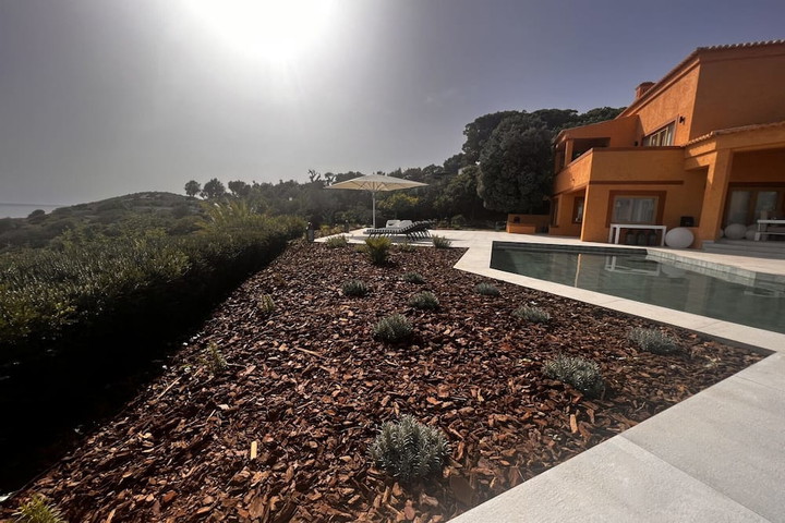 Minimalist Oasis W/ King Bed & Stunning Garden View Near Luz Beach - Praia da Luz