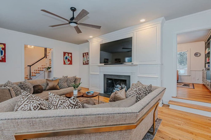 Entire House Sleeps 16 Close To Downtown - Greensboro, NC