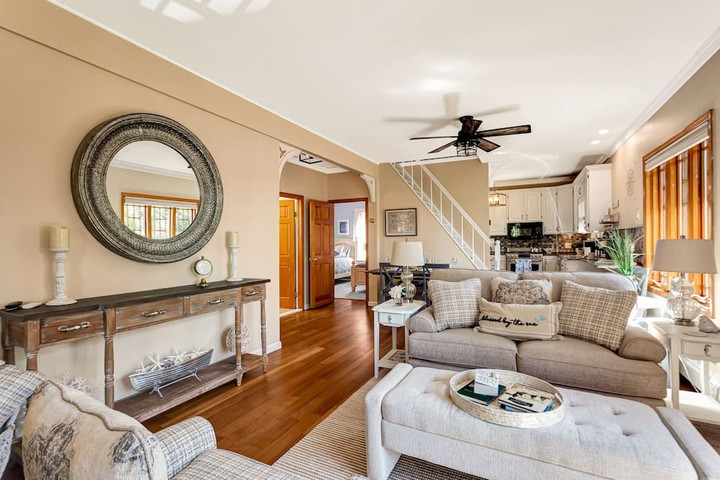 Captain's Cottage - Cold Spring Harbor Water Views - Huntington, NY