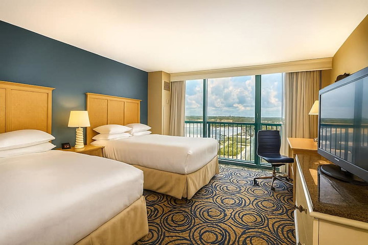 Best Place To Unwind ! 3 Units, Pool & Hot Tub! - Daytona Beach, FL