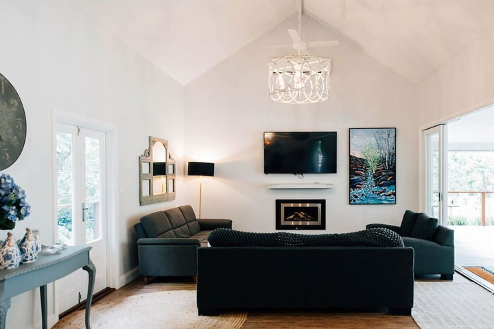 One Bedroom Cottage With A Shared Pool - Sydney
