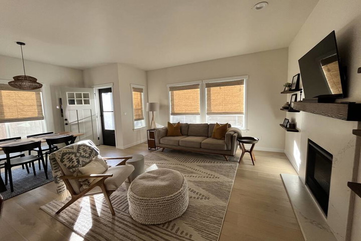 Newly Renovated: Experience Redmond Charm Near Deschutes + Sunsets - Redmond, OR