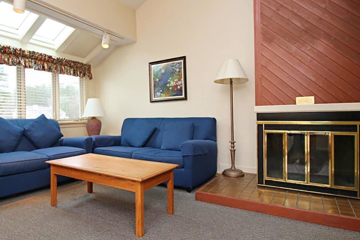 Peaceful 1br Condo With Pond View - Monterey, MA