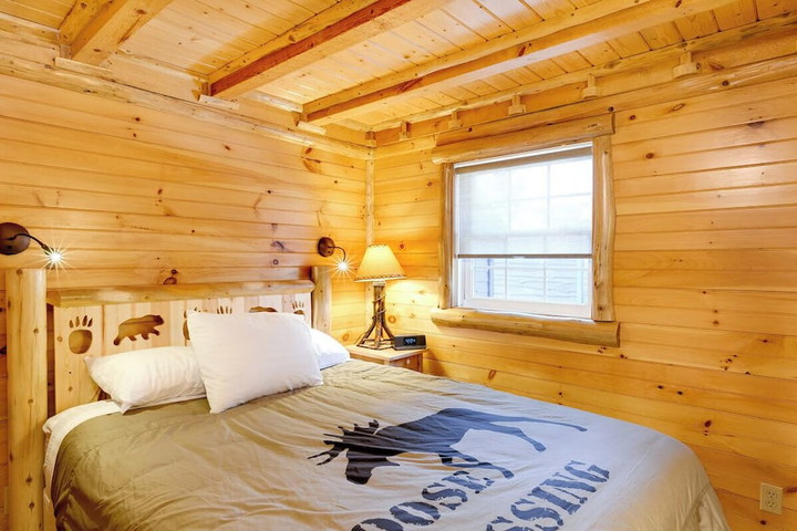 Cozy Cabin With Second Floor Loft, Fireplace, Campfire Pits, And Kitchen - Saranac Lake, NY