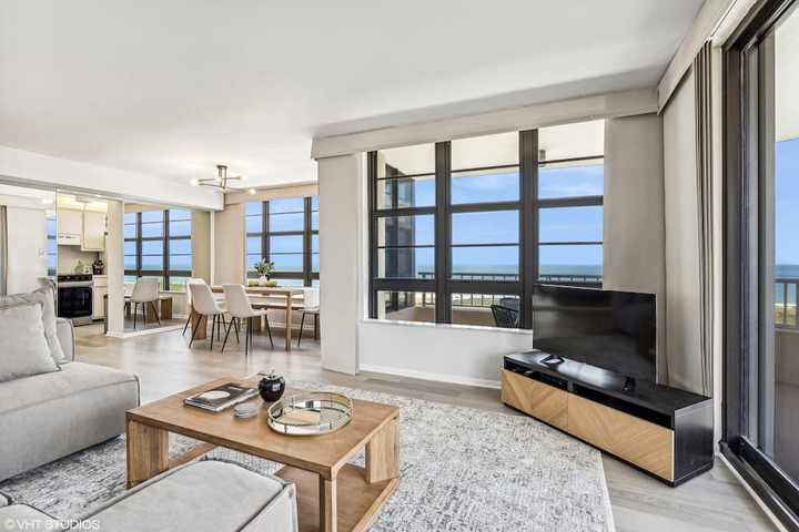 Beachfront 2 Bed/2 Bath Unit With Stunning Views Of The Ocean From Each Room - Marco Island, FL