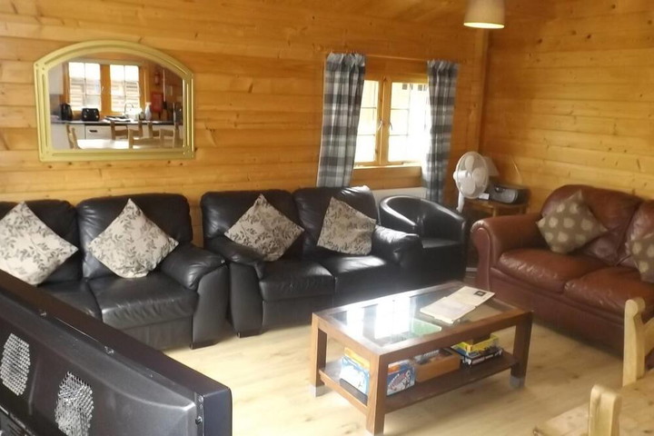 Spacious 3 Bedroom Cabin At Avonvale Holiday Lodge - Evesham