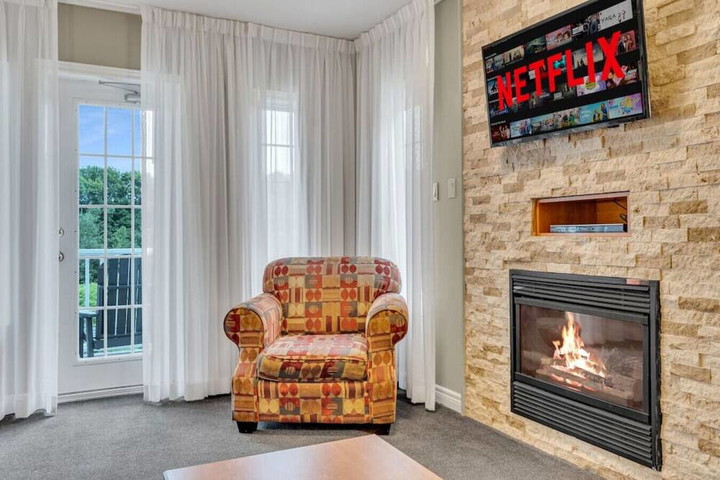 Spacious Hideaway In Nature - Horseshoe Valley, ON