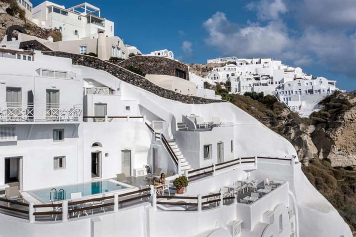 Alluring Santorini Suite | Sunset Embrace Cave Suite | 2 Bedrooms |. - Oia