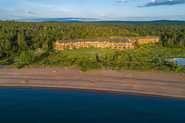 Poolside Lodge One Bedroom Suite - Two Harbors, MN