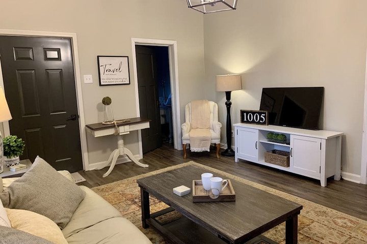 Newly Renovated And Ideally Located Near Campus And Downtown. High Speed Wifi - Urbana, IL