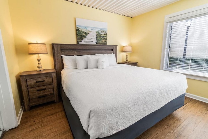 Resort View Two Bedroom First Floor Amazing Views - Pawleys Island, SC