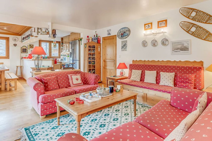 Spacious Chalet In Champagny - 8 Pax, 4 Beds, Wi-fi, Parking - Courchevel 1850