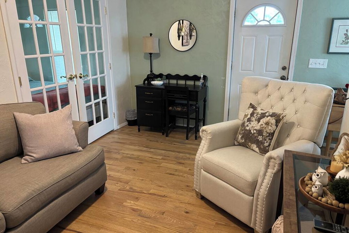 Rose Haven Cottage Is A Small Comfortable Home Centrally Located In Montrose. - Montrose, CO