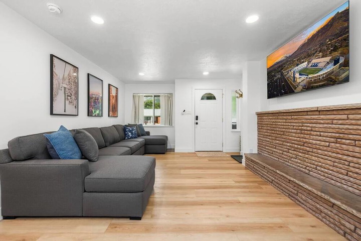 Sunny East Rambler | Yard | Fiber - Orem, UT