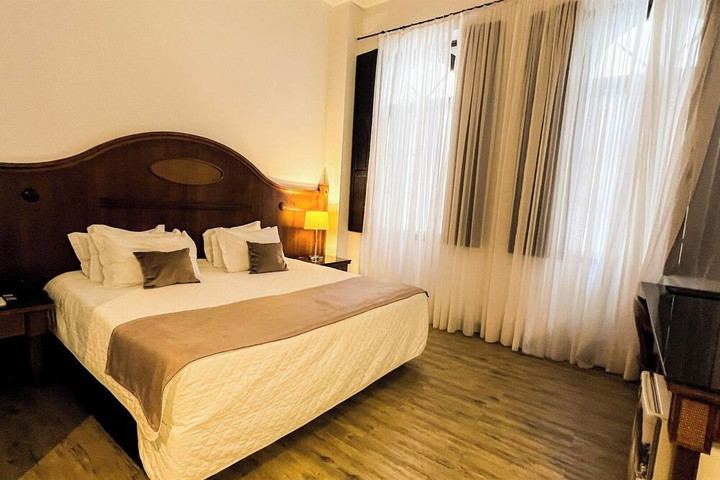 Elegant Colonial Heritage Stayluxury Double Room With Garden & Breakfast Perks - Curitiba