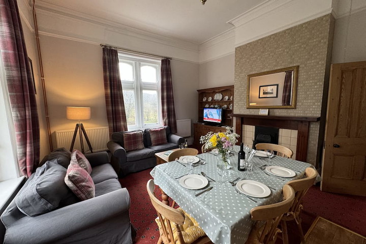 Cosy Self Catering Apartment In Large Victorian Residence - Castleton